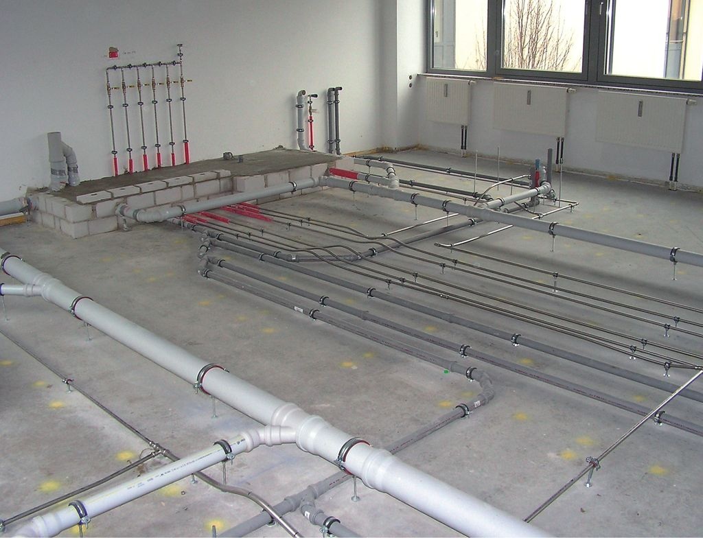 Hohlraum- und Doppelböden - Mit doppeltem Boden